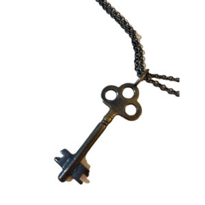 Stella & Dot | Jewelry | Stella Dot Silver Gun Metal Tone Key Cross ...